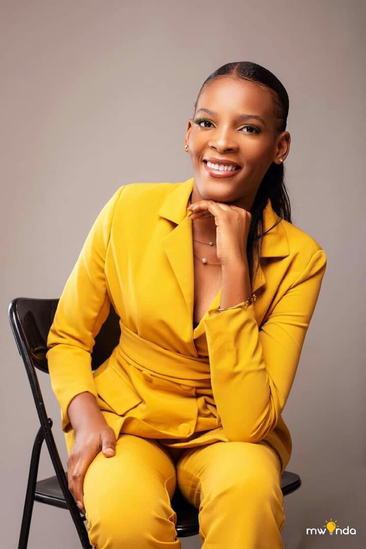 Paola mueya makaba | Auteur - TheBookEdition